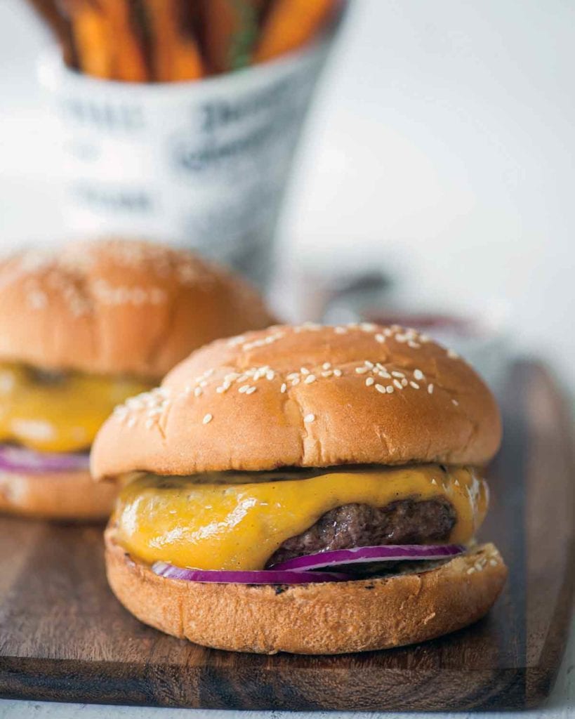 Classic Cheeseburger – Leite's Culinaria