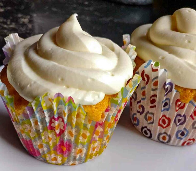 Classic Vanilla Cupcakes – Leite's Culinaria